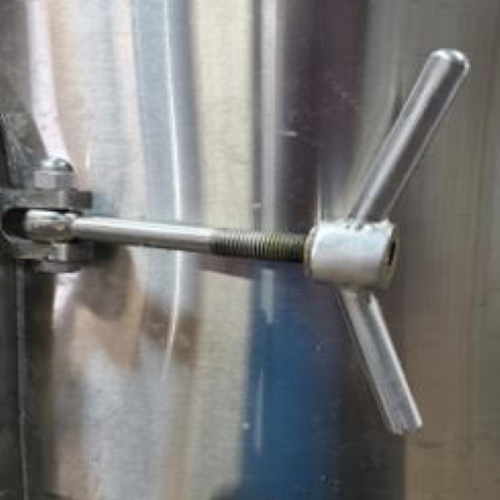 Stainless steel "wingnut" style threaded keys.